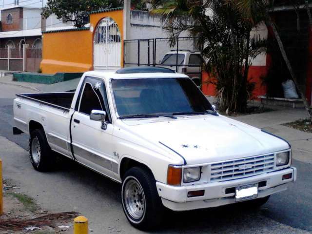 Remato bonito toyota 22r modelo 84 por motivo de viaje en Ciudad de Guatemala - Autos | 35215